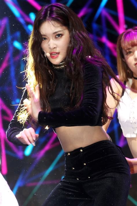 [포토] 청하 두번째 미니앨범 Off Set으로 컴백