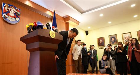 Хотын дарга Д Сумъяабазар өөрийн хүсэлтээр ажлаа өглөө