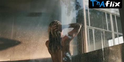 Miley Cyrus Breasts Scene In Miley Cyrus Sexy Singing In The Shower Tnaflix Com