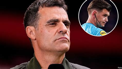 Geïrriteerde Pérez Helemaal Klaar Met Scheidsrechter Joey Kooij