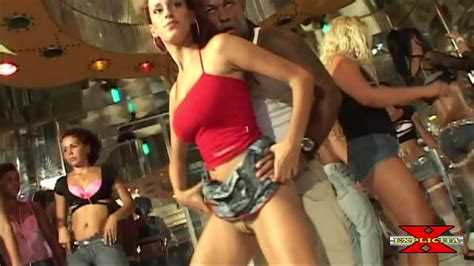 Festa Funk Fodendo As Rabudas Neste Bonde As Popozudas Perdem Aa Pregas