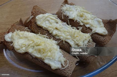 메밀 가루 팬케이크 햄과 베샤멜 소스를 그라탕 요리 브레톤 요리 브레타뉴 프랑스 0명에 대한 스톡 사진 및 기타 이미지 0명 갈레트 건강한 생활방식 Istock
