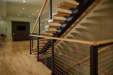 Лестница на второй этаж в частном доме Peril By