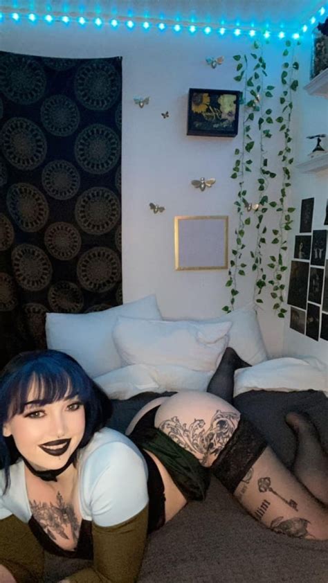 Nsfwgothgirlss