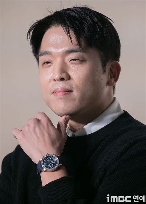 안성재 셰프 유튜버 된다…흑백요리사 제작사 손잡아