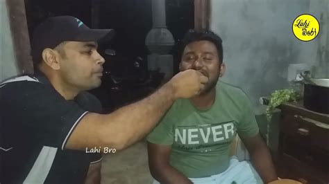 අම්මෝ දැක්කත් හිත පිරෙන කෙසෙල් කොලේ රස නෑවෙන මඥ්ඥොක්කායි‍‍ චිකන් කරියයි කට්ට සම්බලයි 😍😍😍😍😜😜