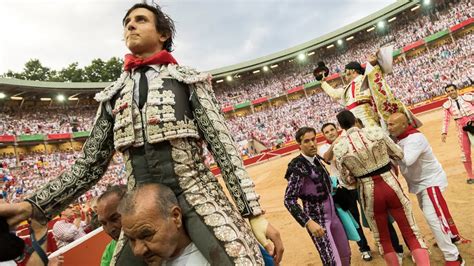 Hasta Siempre Padilla Bienvenido Roca Rey Delirio En Pamplona Con Siete Orejas Y Dos Puertas