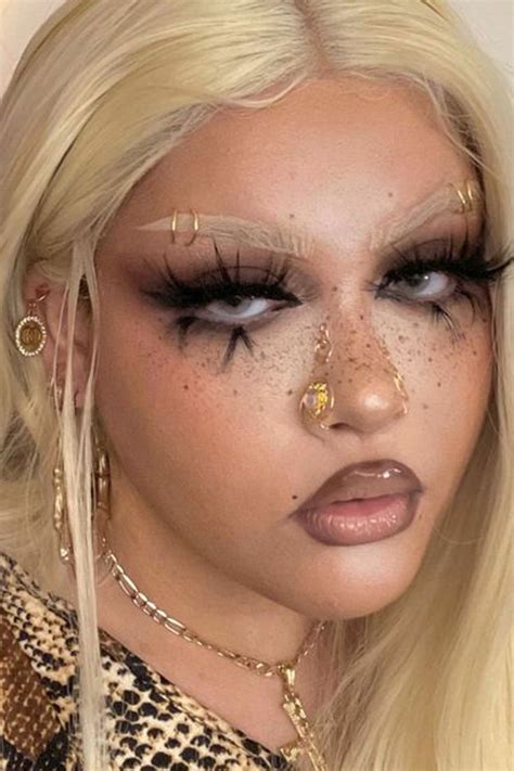 Grunge Makeup Looks Inspired By The 90s Grunge Makeup Punk Makeup
