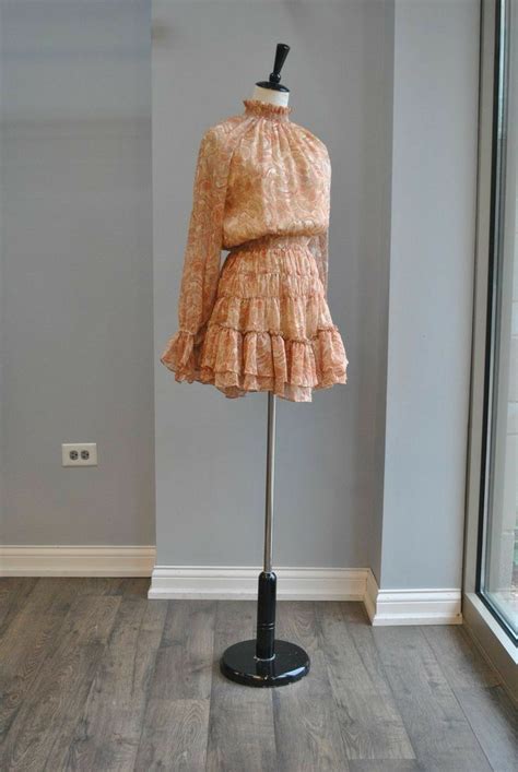 Pin Di Woman Clothing Model Pakaian Mode Mode Wanita