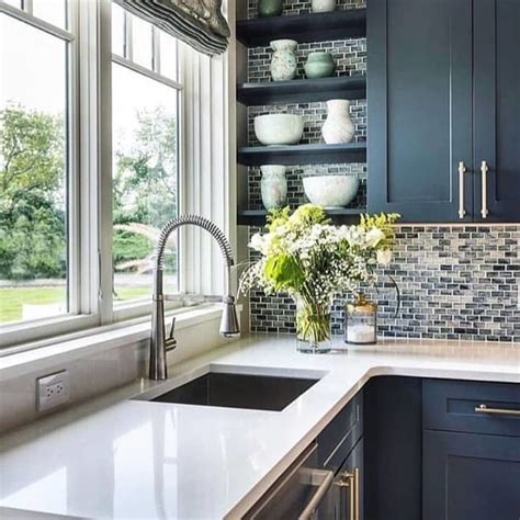 Кухня вдоль окна дизайн 75 фото