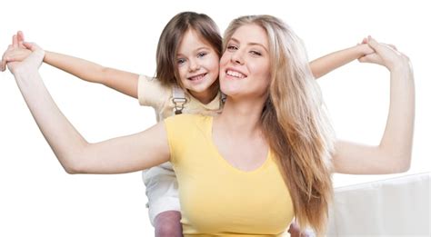 Feliz Madre E Hija Jugando Foto Premium