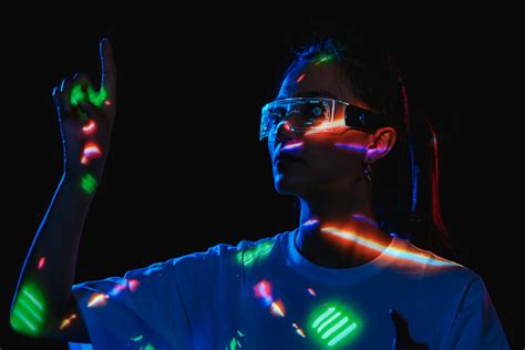 메타버스 Vr 가상 현실 게임 재생 여자는 Vr 고글과 메타 버스 가상 디지털 기술 게임 제어를 재생 30 34세에 대한 스톡 사진 및 기타 이미지 Istock