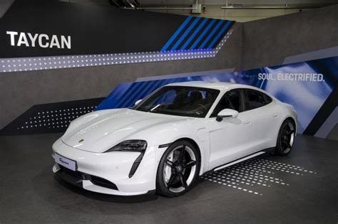 포르쉐 최초 전기차 타이칸서킷에서 첫 성능 공개 아시아경제
