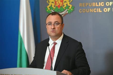 Министър Иван Иванов Държавата ще обезщети потърпевшите от пожарите в страната