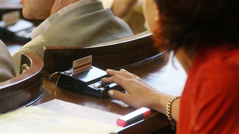 Гласуват оставката на Миков и вота на недоверие Новини бг