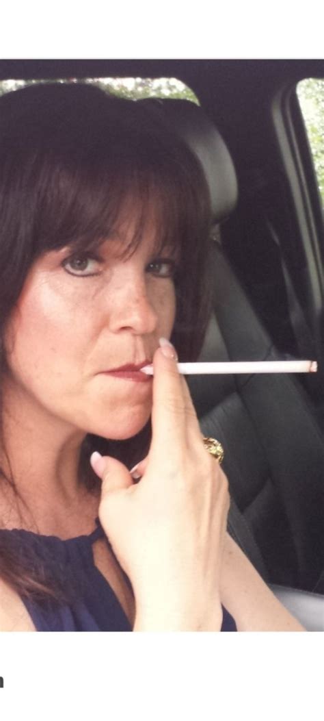 Sexy Sarah Smoking Virginia Slims 120s Pic