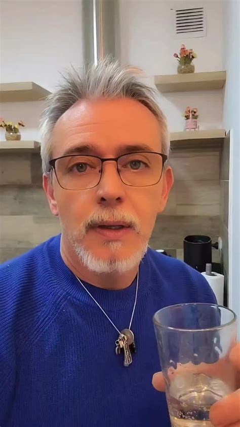 Chris Bracho Las Complicaciones De La Edad Humor Comédia