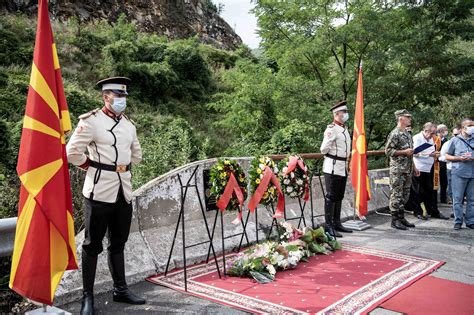 Владата на Република Северна Македонија оддаде почит на загинатите бранители на Карпалак Влада