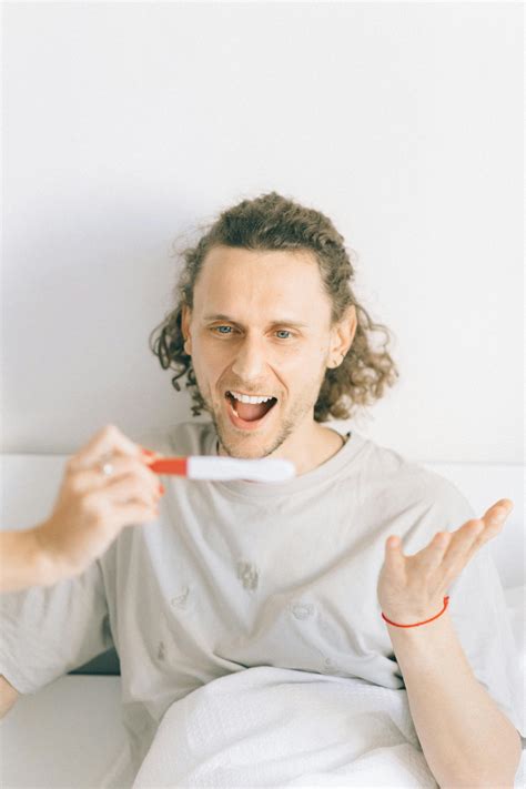 10대 가족 가족 계획 감정적 인 순간 개념 개인적 성장 검사 결과 검사 중 결과 결혼한 긍정적 인 감정 긍정적 인 결과 긍정적인 기대하는 기쁜