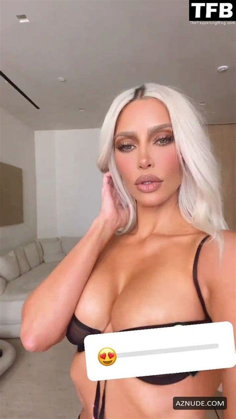 Kim Kardashian Sexy Poses Flashing Her Nude Tit In A Selfie On Social