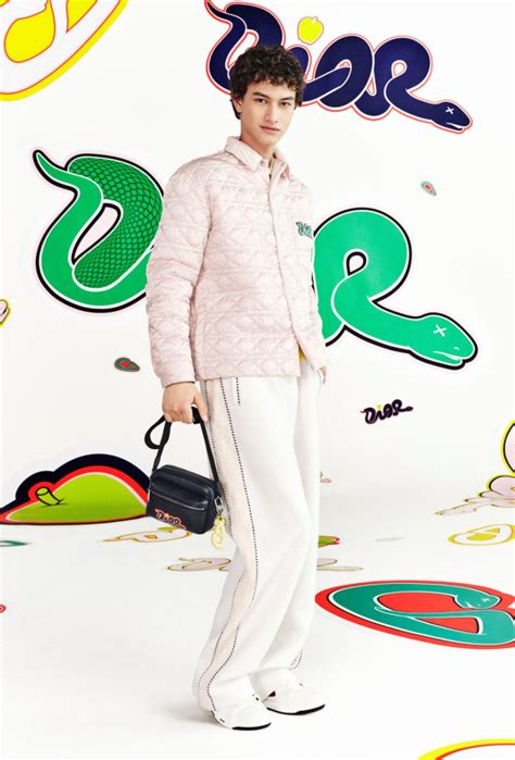 디올 Dior X Kaws 캡슐 컬렉션 공개 패션서울