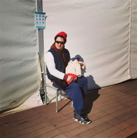 Elive Mn Дуучин A Cool ХҮҮХЭД ХАРААД ГЭРТЭЭ ЗҮГЭЭР СУУЖ БАЙГАА ГЭДЭГ ЗАВААН ҮГЭЭ БОЛИОРОЙ