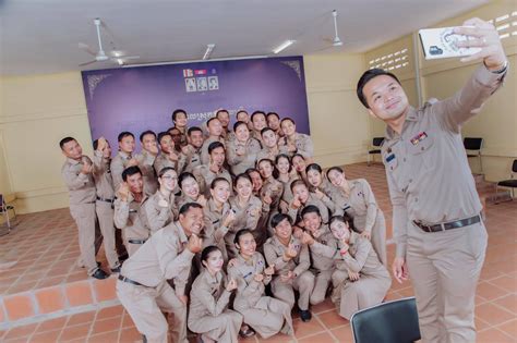 លោក ឃឹម ហ្វីណង់ អភិបាលស្រុកបន្ទាយស្រី បង្ហាញឯកសណ្ឋានថ្មីរបស់មន្ត្រីសាលាស្រុក Khmernote