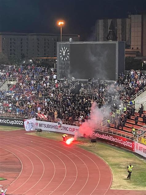 ไทยส่อโดนห้ามแฟนบอลเข้าสนาม หลังมีการฝ่าฝืนกฎจุดพลุแฟลร์