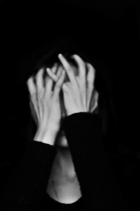 صور بنات حزينة ابيض واسود ليدي بيرد