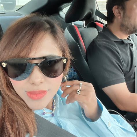 အမေနှင့်ချွဲ ရင်ဖွင့် ဟာသတွေပြော စကားမပြောရတာ 6နှစ်တောင်ရှိသွားပီး သတိရပီး လွမ်းလိုက်တာ အမေရယ် 😢