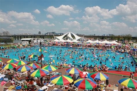 서울시 도심 속 피서지 한강공원 수영장·물놀이장 6개소 동시 개장 3년 만에 문을 여는 한강 수영장·물놀이장 특징과 이용 방법은 문화예술의전당