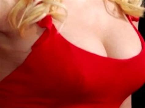 Theres Two Babes At The Fifth Second Of The Vid Pls Tell Me The Name Of The Right One Cindy