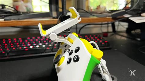 The RiotPWR ESL Controller Makes Mobile Games Even Better