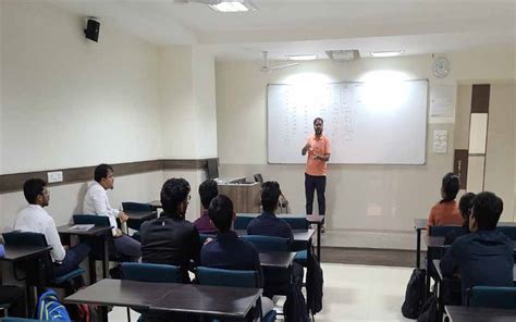 alumni interaction mms batch 2023 25 and 2022 24 thakur institute