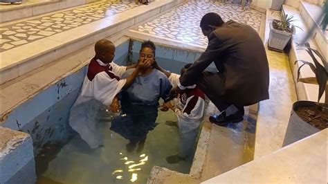 የጥምቀት ስነ ስርዓት ጎተራ ቃለ ህይወት ቤተክርስቲያን 06 08 2016 Youtube