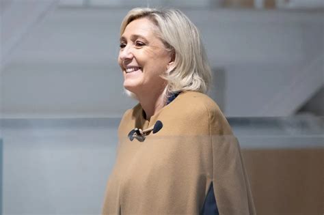 Ле Пен допустила делегитимизацию президента Франции при её недопуске к выборам