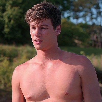 Pin De Rachel Vincent Em Proof I M Not Lesbian Em 2025 Celebridades Masculinas Bonitas