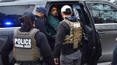 Major Texas cities now alerting ICE of illegal immigrants encountered | Fox News
