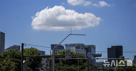 파란하늘에 구름 한 스푼