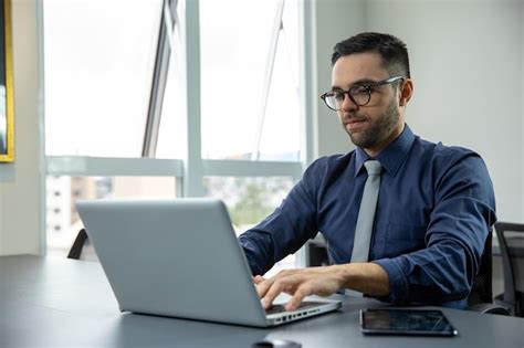 Premium Photo Man Typing On A Computer Man Sitting In An Office Answering Emails