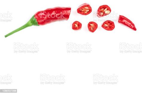레드 핫 칠리 페퍼스 흰색 배경에 고립입니다 최고의 볼 수 있습니다 평면 위치 패턴 0명에 대한 스톡 사진 및 기타 이미지 0명 고추류 반이 채워진 Istock