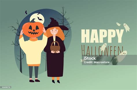 플랫 디자인의 할로윈 파티 포스터 템플릿입니다 마녀와 호박의 귀여운 의상 으스스한 장식을 입은 행복한 아이들과 함께 밤 공포 축제에 배너 초대장 레이아웃 벡터 그림입니다