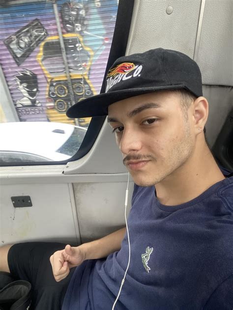 Preciso De Uma Ajuda O Que Combina Mais Em Mim Cavanhaque Apenas