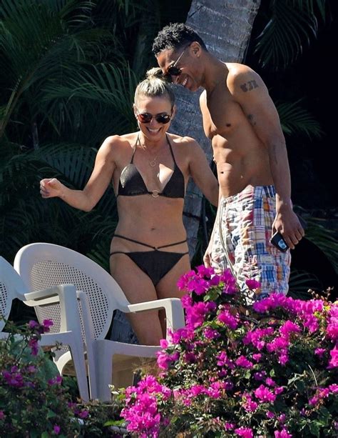 10 Sexy New Amy Robach Bikini Pics