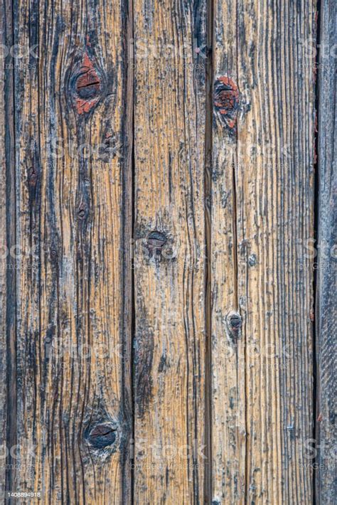 소박한 갈색 풍화 나무 곡물 나무 널빤지 배경 블루 그린 페인트 오래된 질감 빈티지 매듭과 손톱 구멍 소박한 풍화 조각 페인트 각질 제거 울타리 아름다운 0명에 대한 스톡