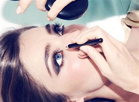 Top 7 Best Eyeliner Styles And Shapes To Make Eyes Bigger