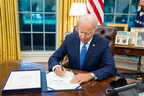 Жо Байден рекорд даражадаги 2024 йилги мудофаа бюджетини имзолади Uzreport News