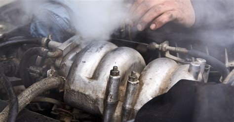 Engine smoking – why it happens and what to do | RAC Drive