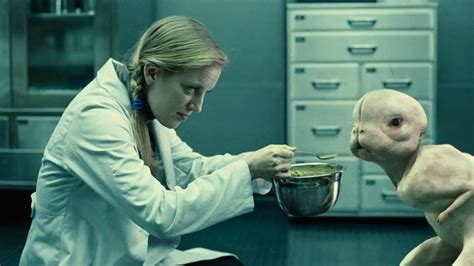 این زن از موجودی که با دی ان ای خودش شبیه سازی کرده باردار میشه 😯 Youtube