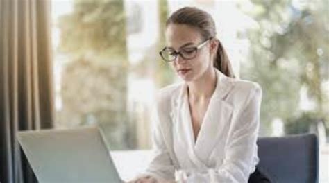 What Does An Admin Assistant Do Tat Hit